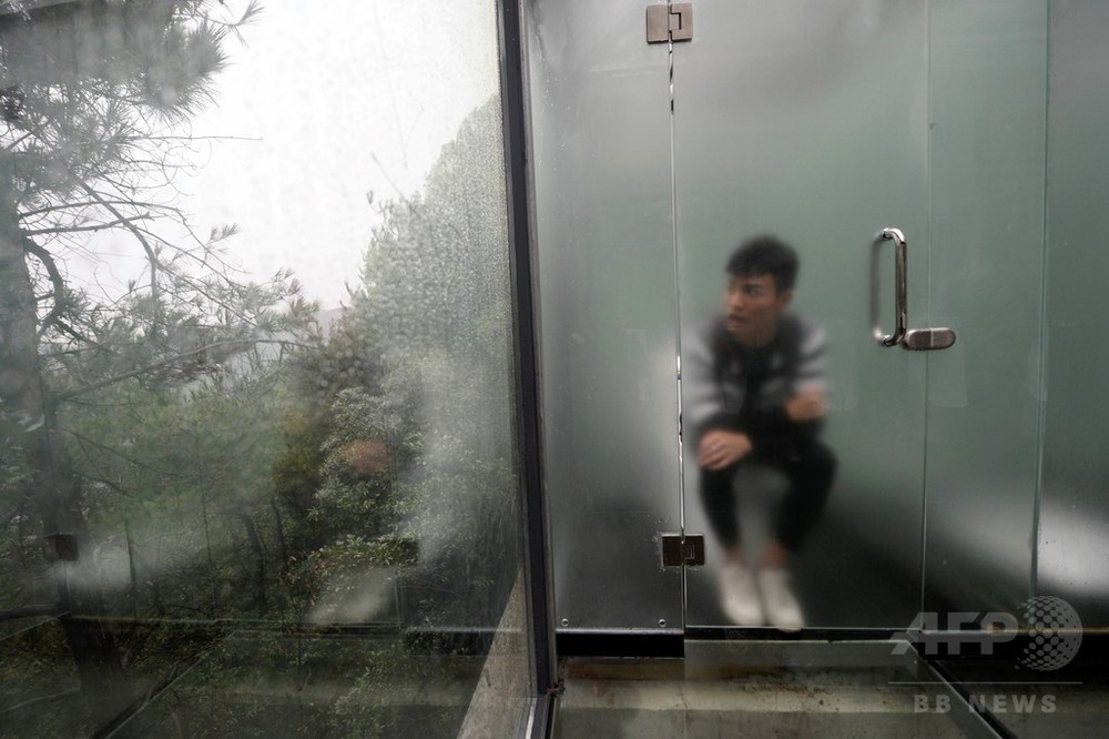 ガラス張り公衆トイレ絶景も楽しめるけど外からも丸見え 中国 写真6枚 国際ニュースAFPBB News