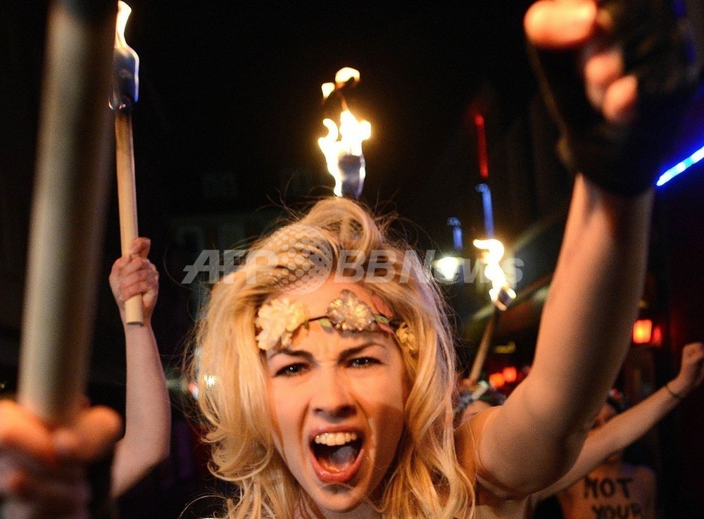Femenがトップレスで売春に抗議、独ハンブルグ 写真9枚 国際ニュース:afpbb News