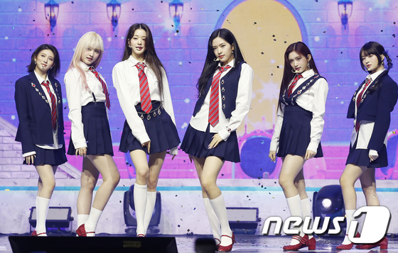 IVE、2ndシングル「LOVE DIVE」ショーケースを開催 – KOREA WAVE 写真枚 国際ニュース：AFPBB News