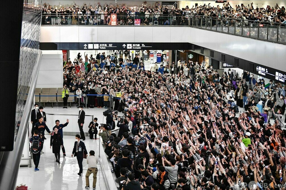 侍ジャパン、WBCから凱旋 成田空港に帰国 写真8枚 国際ニュース：AFPBB News