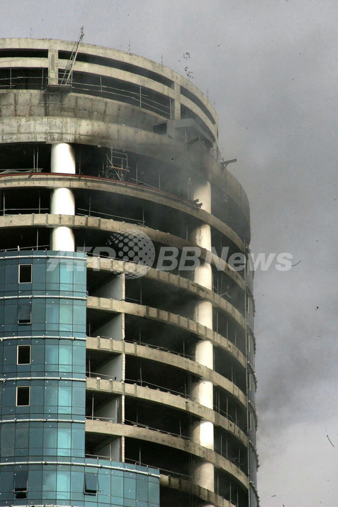 ドバイ、建設中の高層ビルで火災、2人死亡49人負傷 - UAE 写真2枚 国際ニュース：AFPBB News
