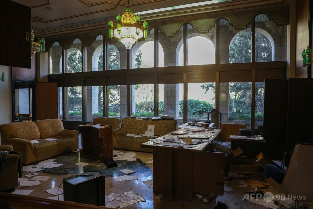 国外逃亡のアサド大統領邸を探索するシリア人 写真12枚 国際ニュース：AFPBB News