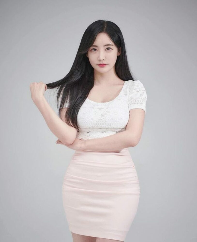 韓国・女性アナウンサーにセレモニーの祝砲が直撃、視力損傷で「深刻な状態」 写真枚 国際ニュース：AFPBB News