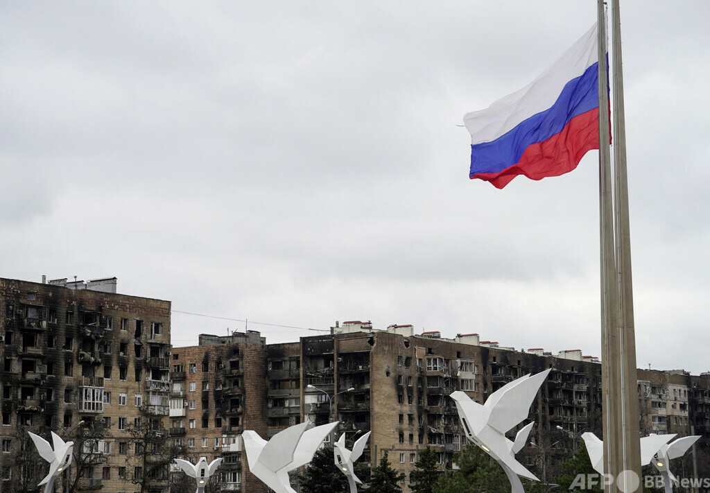 プーチン氏、占領地マリウポリも訪問 大統領府 写真1枚 国際ニュース:afpbb News