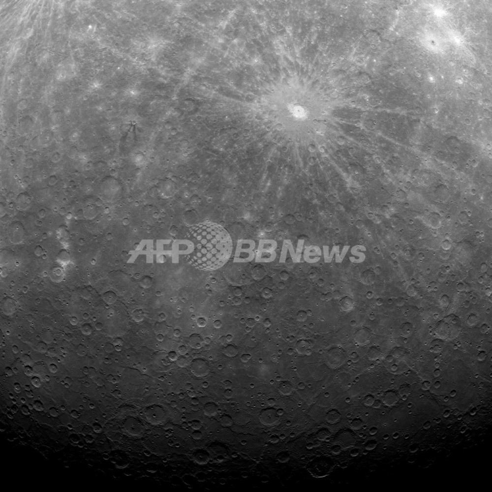 水星表面の画像、周回軌道から史上初めて撮影 NASA 写真1枚 国際ニュース：AFPBB News
