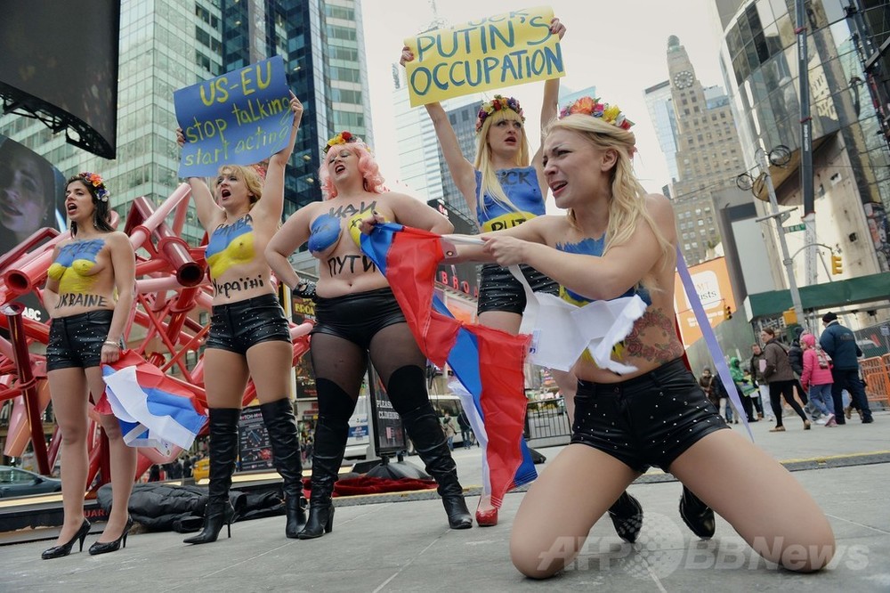 Nyタイムズスクエアでトップレスデモ、femen 写真10枚 国際ニュース：afpbb News