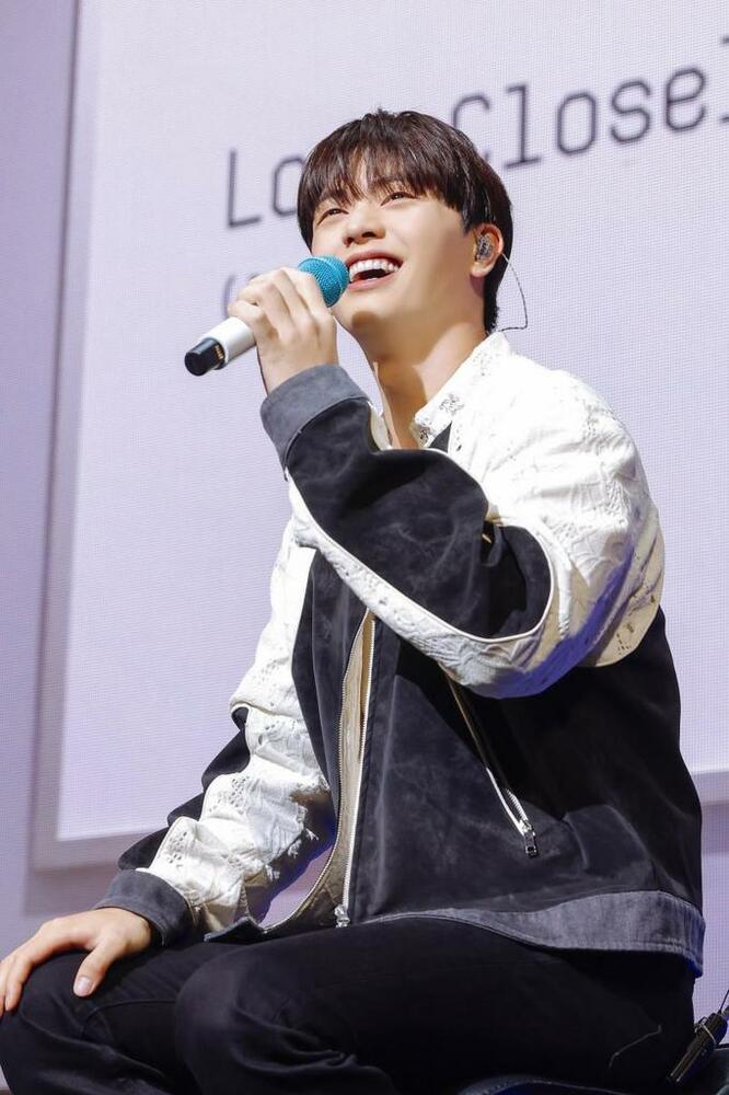 BTOBユク・ソンジェ、東京＆大阪ファンミで 久しぶりに日本のファンたちと再会！ 写真1枚 国際ニュース：AFPBB News