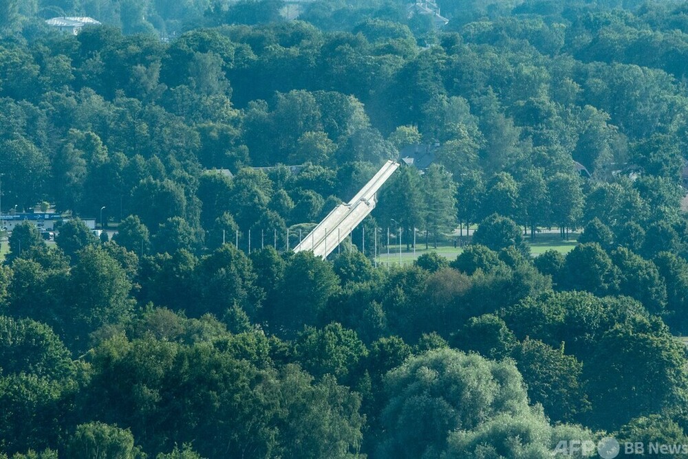 ラトビア、旧ソ連時代の記念碑撤去 写真7枚 国際ニュース：AFPBB News