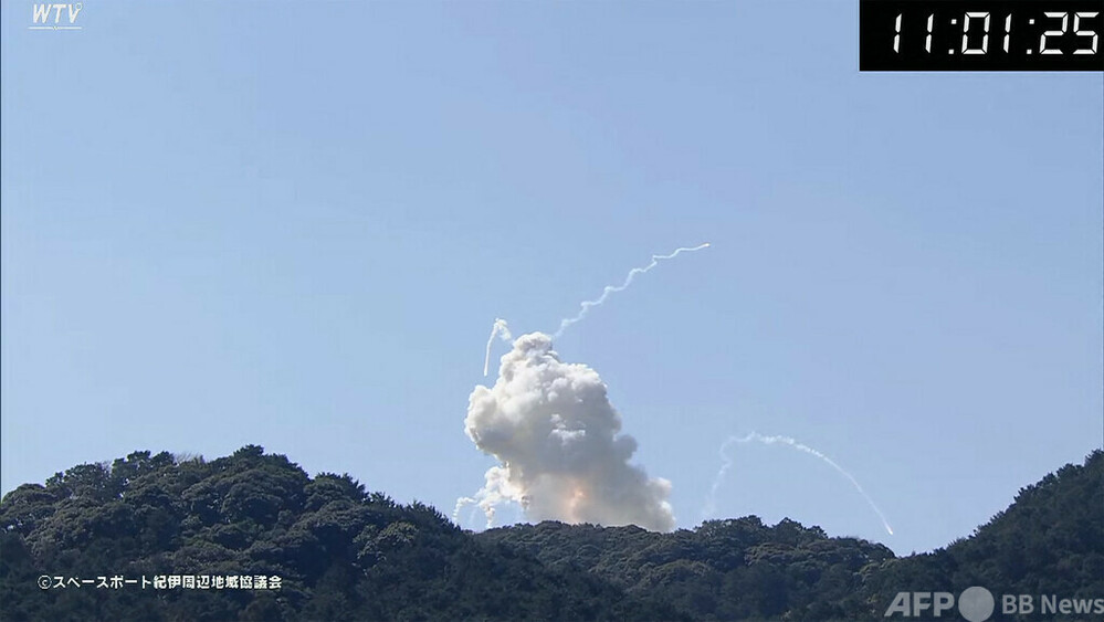 Japan space rocket explodes seconds after launch 写真4枚 国際ニュース：AFPBB News