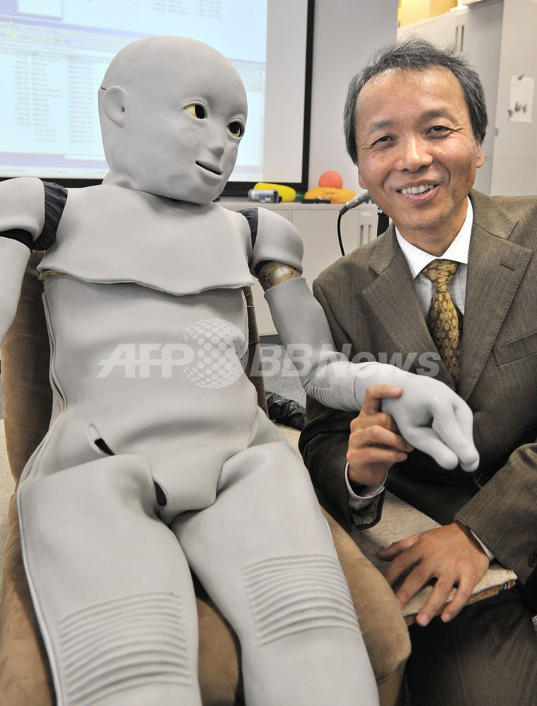 人間の表情を分析・分類する阪大の子ども型ロボット「CB2」 写真7枚 国際ニュース：AFPBB News