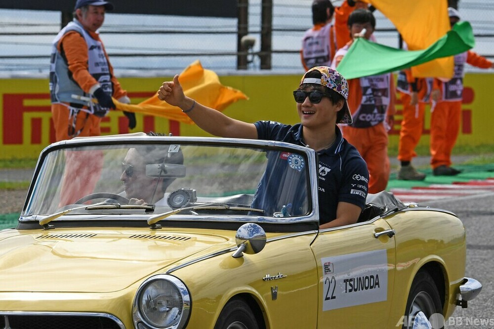 決勝を前にドライバーズパレード開催 F1日本GP 写真21枚 国際ニュース：AFPBB News