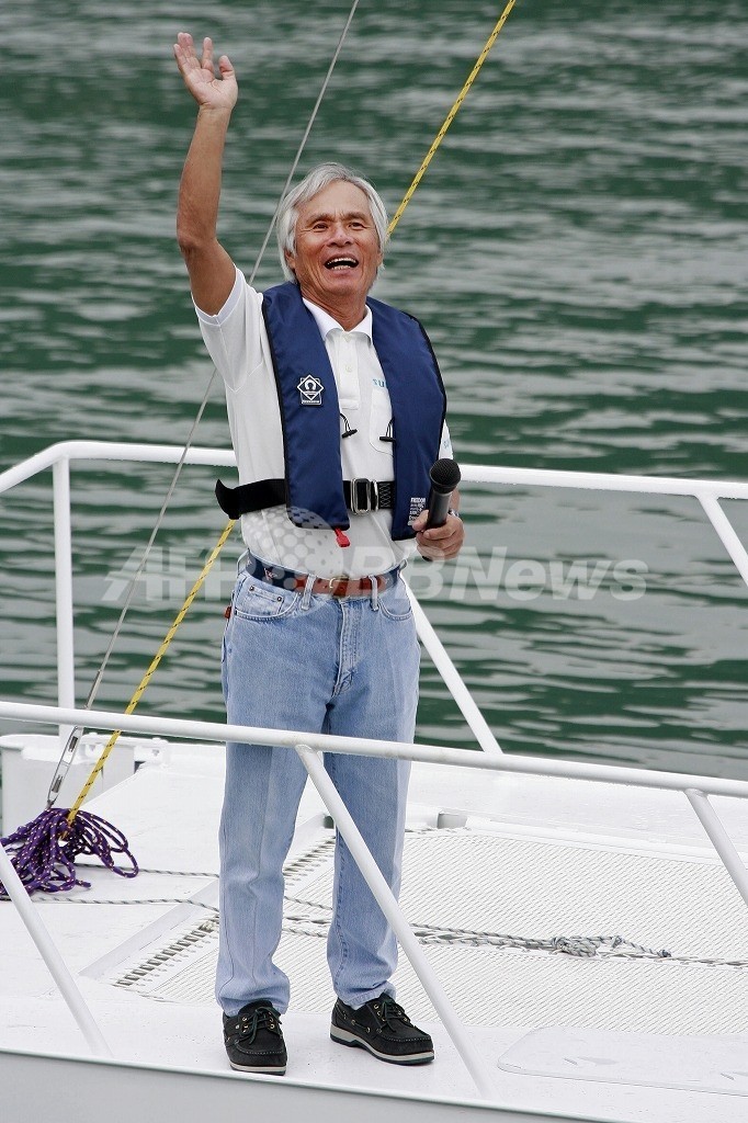 堀江さん、波浪推進船でゴール 世界初 写真1枚 国際ニュース：AFPBB News