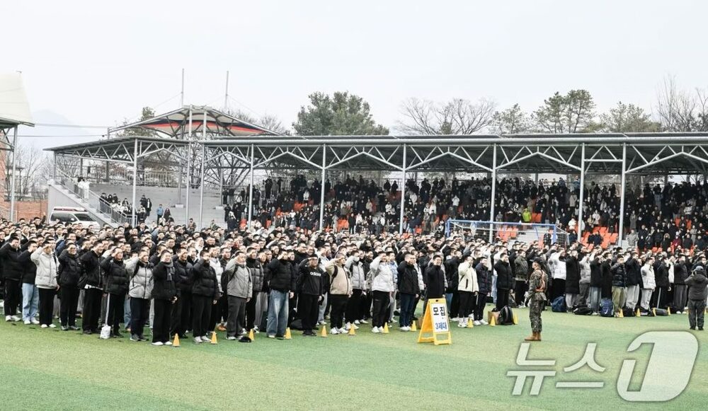 「たばこ1本1万円で密売」…韓国・陸軍訓練所で訓練兵に高額売りつけ、懲戒処分 写真枚 国際ニュース：AFPBB News