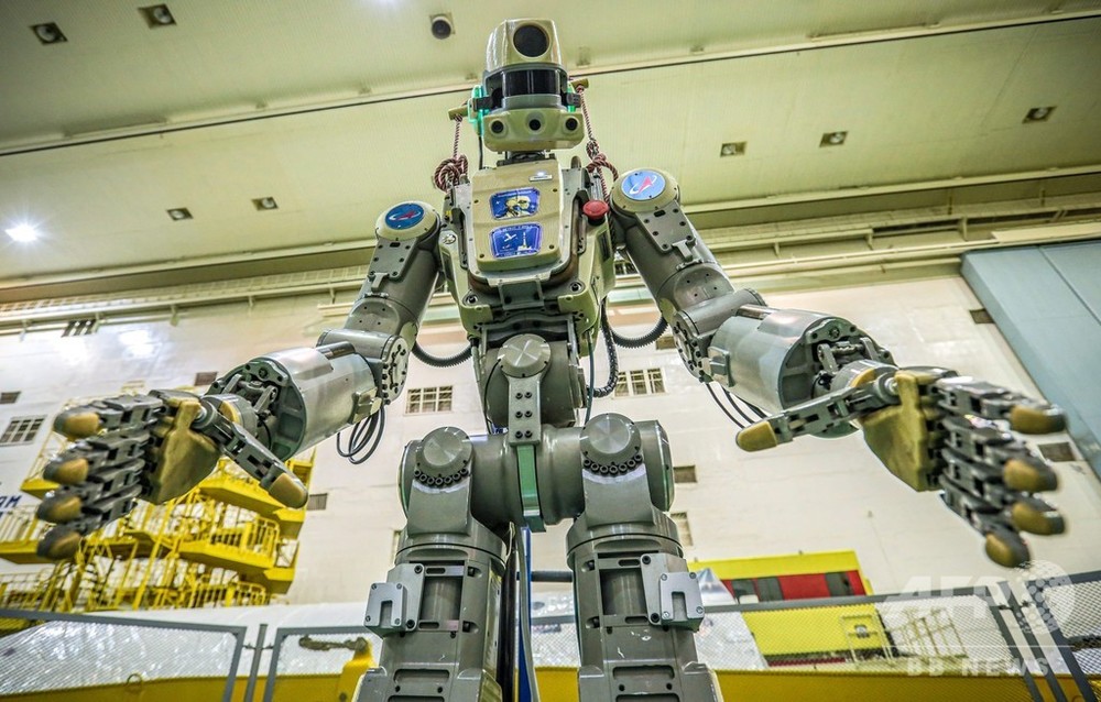 ロシア国産ヒト型ロボット、宇宙船で打ち上げ ISSで補助作業習得へ 写真3枚 国際ニュース：AFPBB News