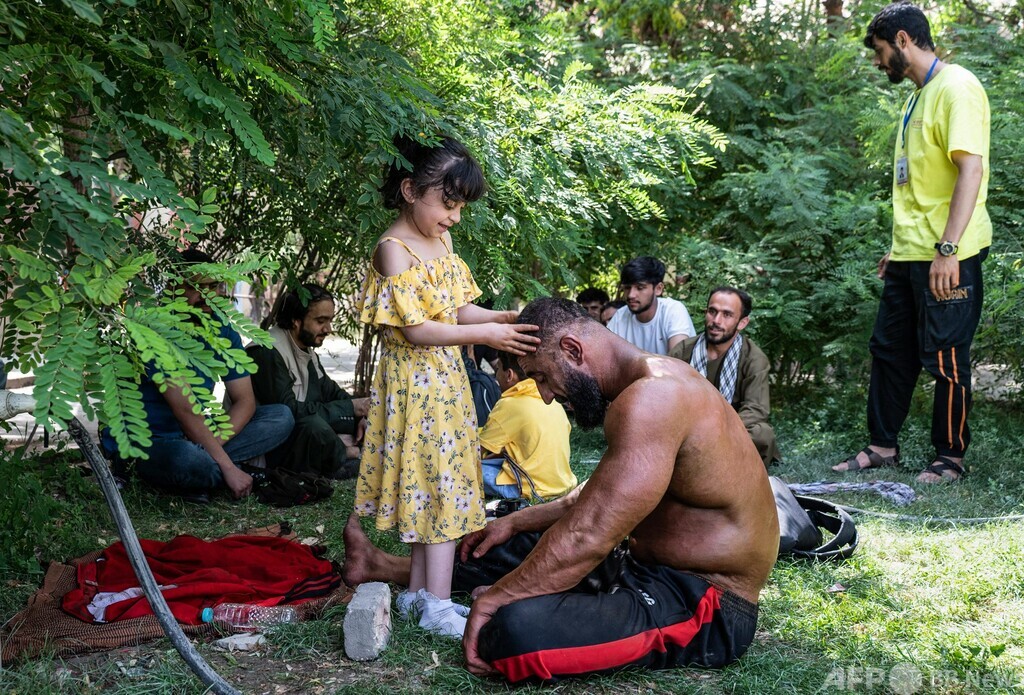 【今日の1枚】パパがんばって、子の応援は百人力 アフガニスタン 写真3枚 国際ニュース：AFPBB News
