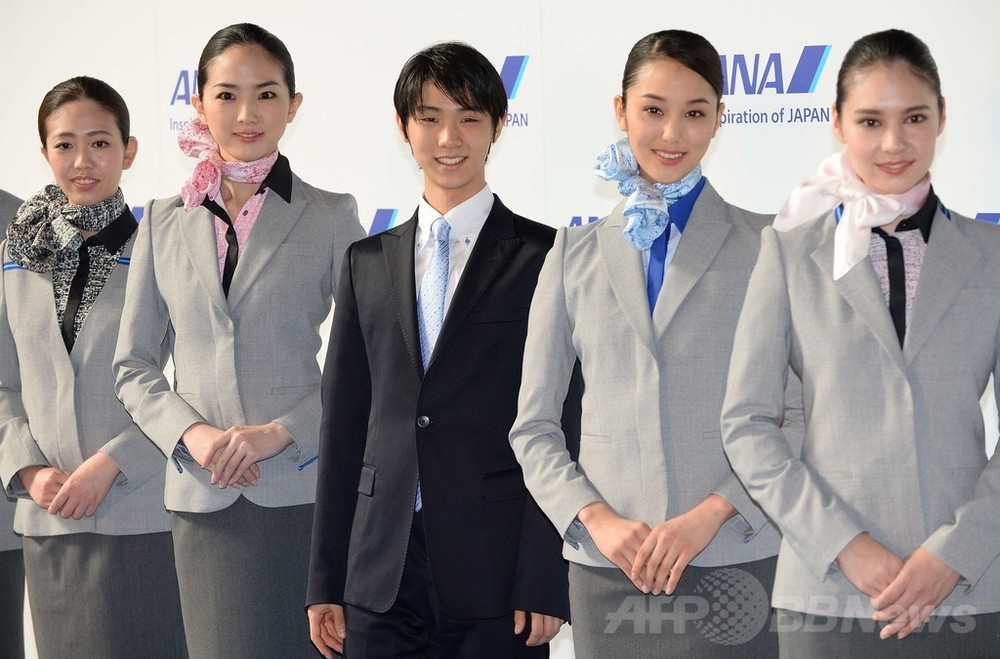 ANA制服一新、羽生選手が笑顔で紹介 写真7枚 国際ニュース：AFPBB News