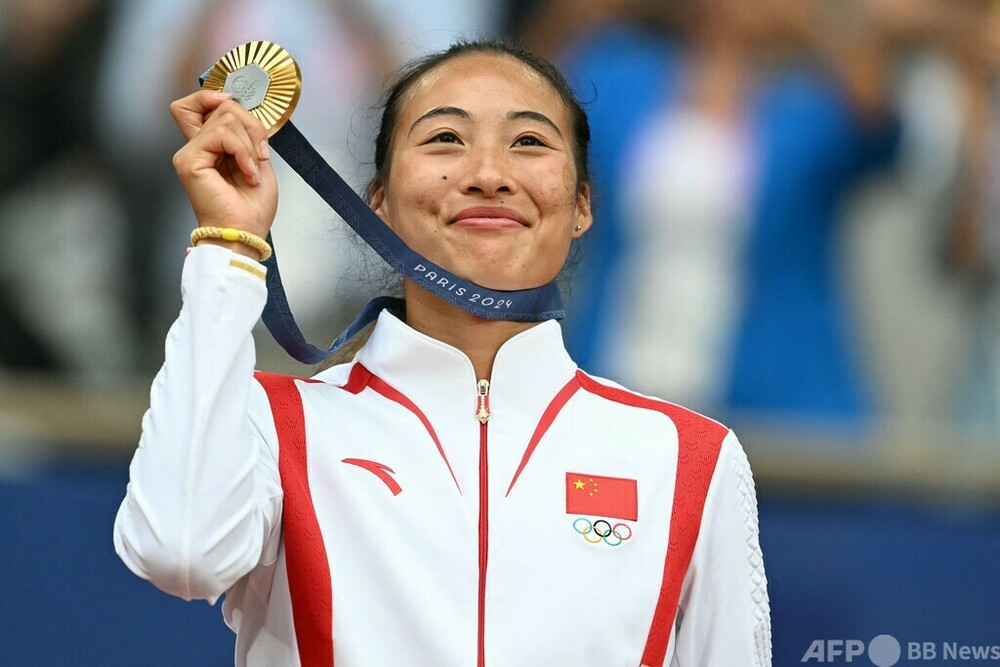 鄭が中国勢初のシングルス金メダル獲得 パリ五輪テニス女子 写真12枚 国際ニュース：afpbb News