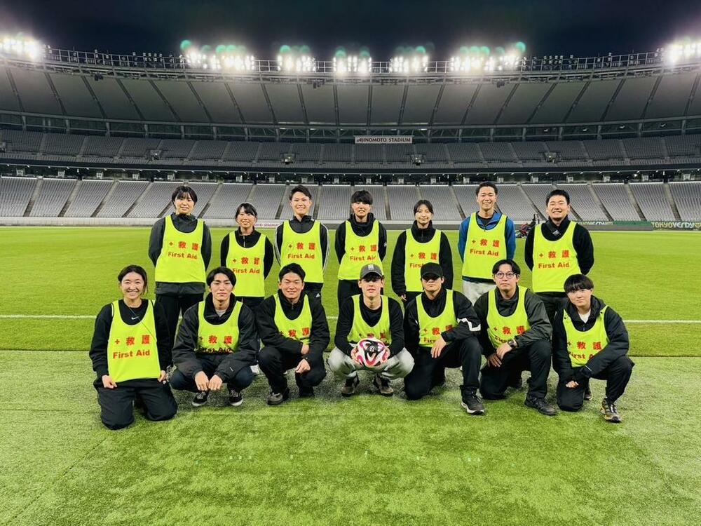 国士舘大学 東京ヴェルディとスポーツ連携協定締結 -AEDを持ち観客を守る学生らがメディカルサポート 2025年は約20試合に派遣- 写真1枚 国際ニュース：AFPBB News