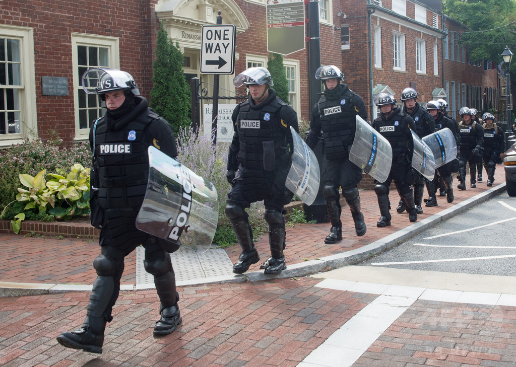 銃所持の黒人男性に発砲せず解雇された警官、市と示談成立 米 写真1枚 国際ニュース：AFPBB News