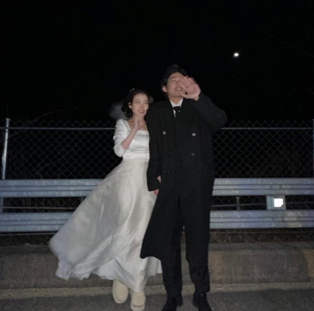 BTS V、IUのMVビハインド写真公開 写真枚 国際ニュース：AFPBB News