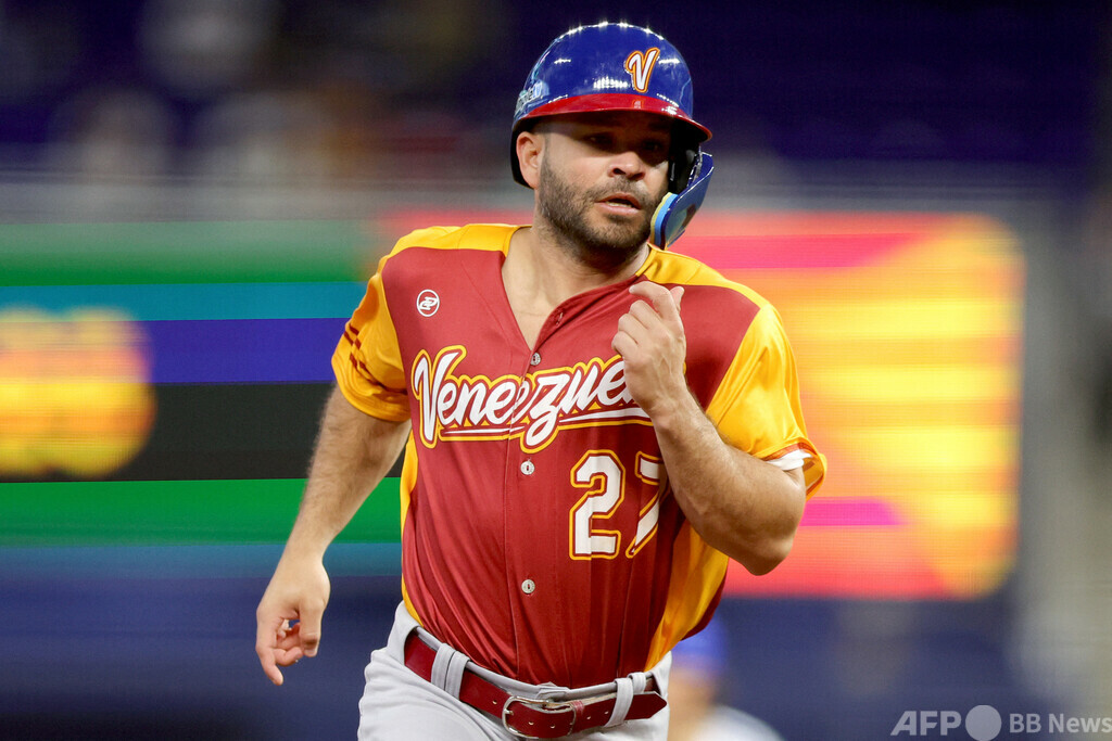 アルトゥーベ、WBCで骨折した親指手術 復帰まで約2か月 写真2枚 国際ニュース：AFPBB News