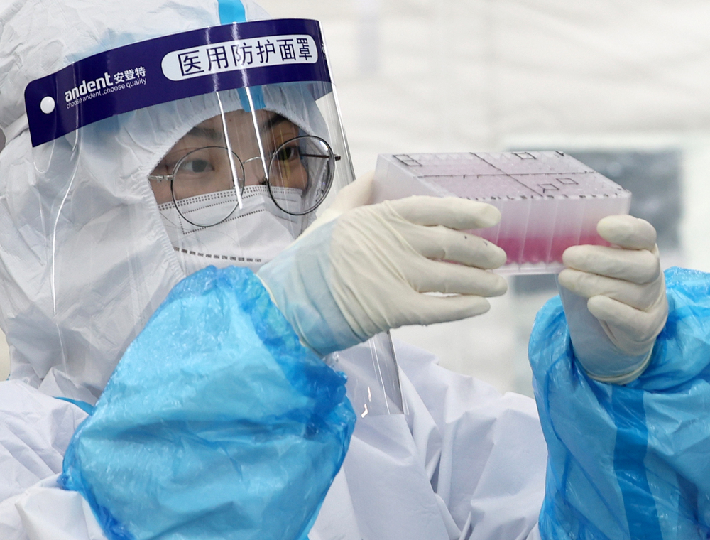 中国のPCR検査能力、1日5165万管 検査技師は全国に15万人 写真1枚 国際ニュース：AFPBB News