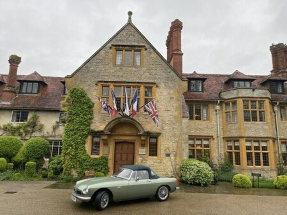 RBWのEV車がル・マノワール・オ・クア・セゾン(Le Manoir aux Quat'Saisons)と共同で新しい乗車体験を発表 写真1枚 国際ニュース：AFPBB News