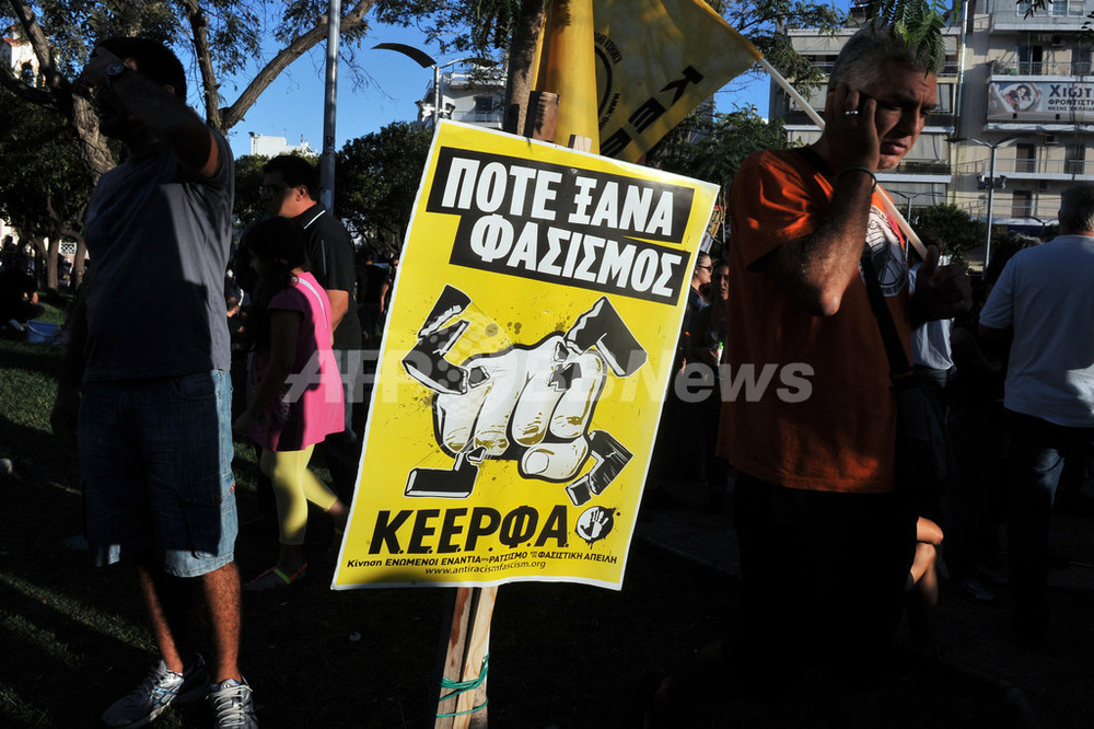 ギリシャ歌手刺殺、極右政党との関係めぐり警察の組織改革に発展 写真2枚 国際ニュース：AFPBB News