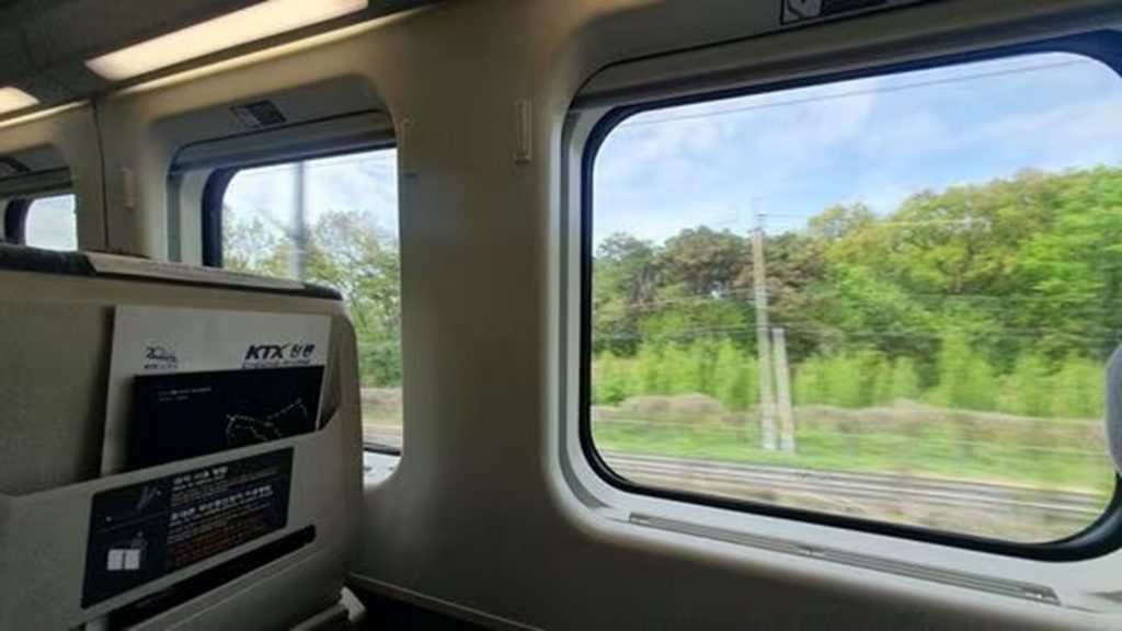 時速320キロに快適さが加わった…韓国・新型高速列車「KTX青龍」に乗ってみた 写真枚 国際ニュース：AFPBB News