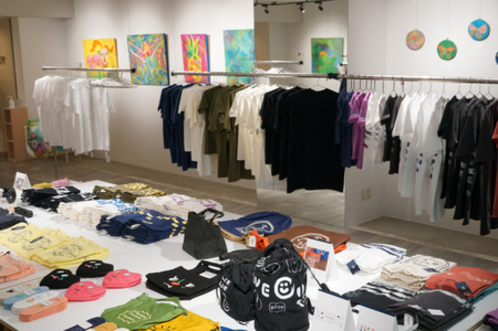 アートホテル石垣島 「アートとアートTシャツ展Ⅳ」開催（7/15～11/12） 写真1枚 国際ニュース：AFPBB News
