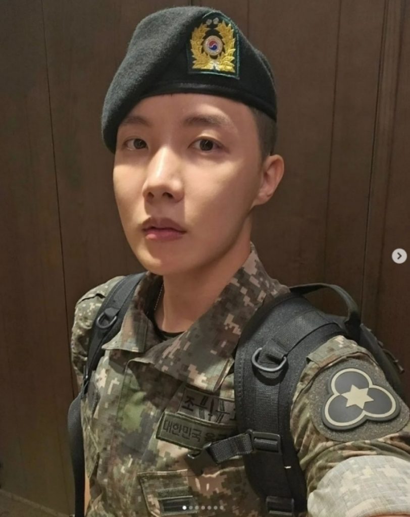 BTSのJ-HOPE、休暇を終えて軍に復帰 写真枚 国際ニュース：AFPBB News
