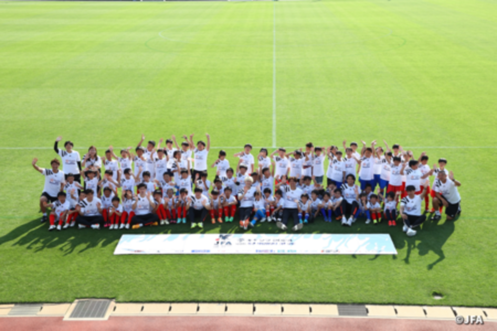能登の子ども達をJFA夢フィールドへ招待！KDDIとJFA、サッカー日本代表選手と触れ合う姿をリアルタイム配信 写真1枚 国際ニュース：AFPBB News