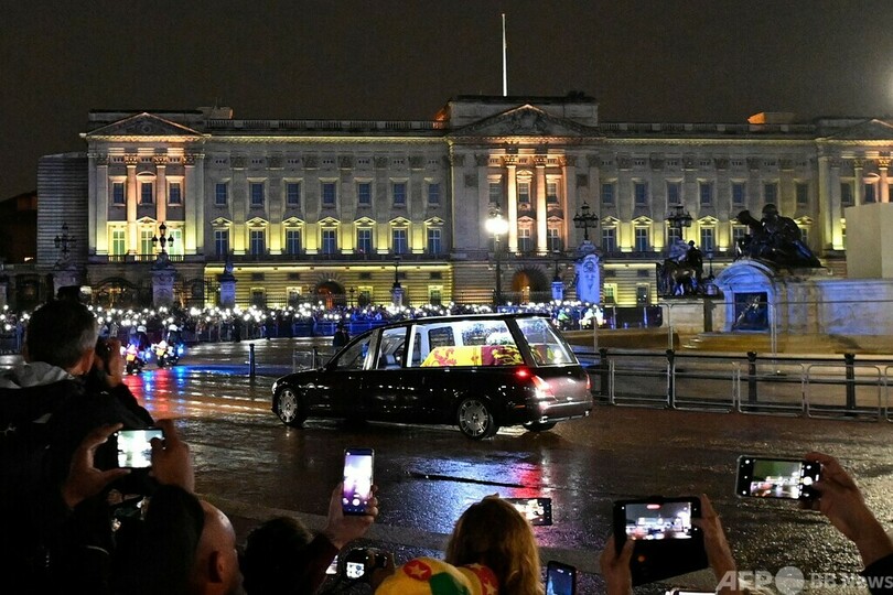 英女王のひつぎ、バッキンガム宮殿に到着 写真13枚 国際ニュース：afpbb News 