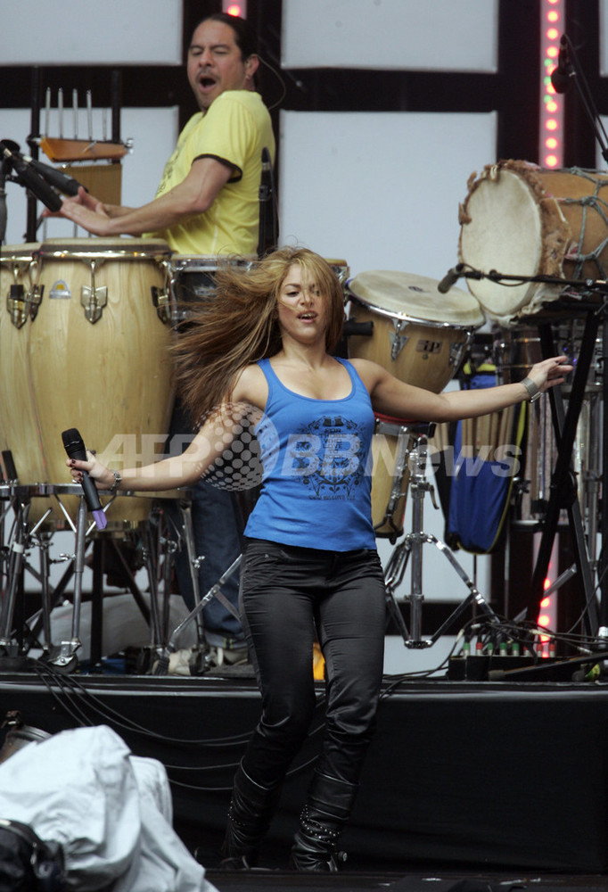 「Live Earth」ドイツでも開催、コロンビア人歌手のシャキーラが登場 写真4枚 国際ニュース：AFPBB News