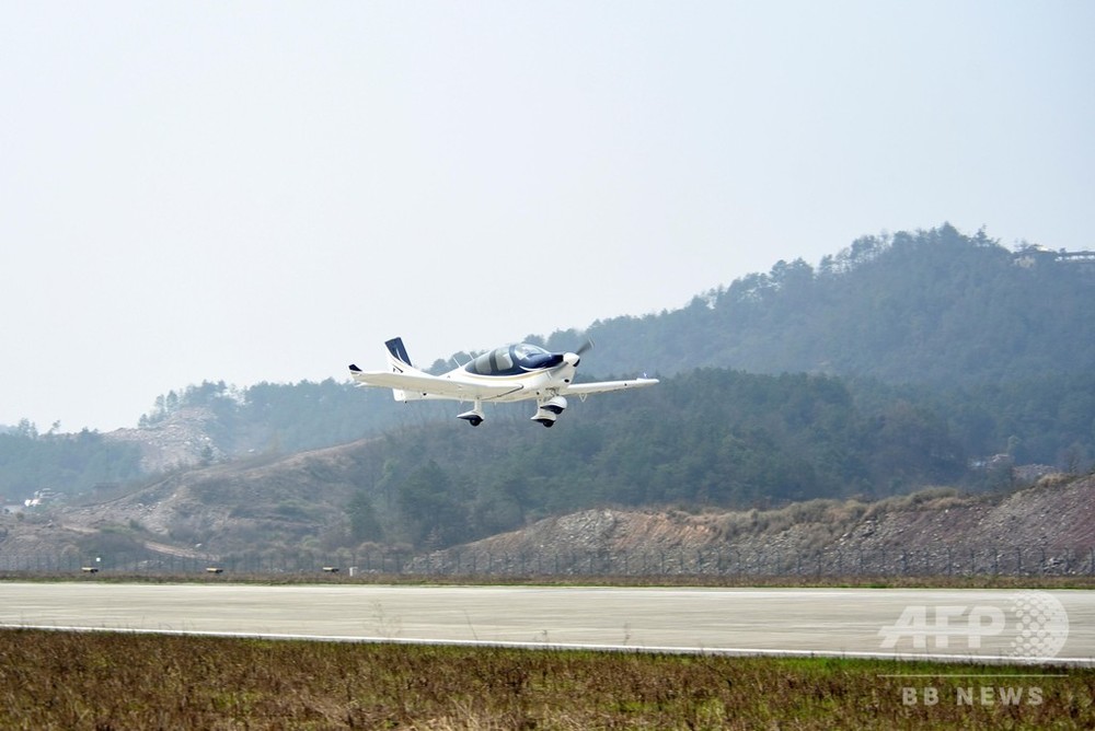 中国民間企業の自主開発機「GA20」、初のテスト飛行 写真4枚 国際ニュース：AFPBB News