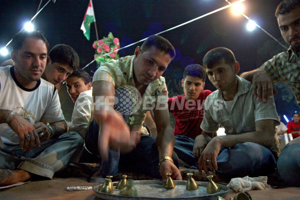 ラマダン期間中のクルド人の遊び、Mheibes 写真2枚 国際ニュース：AFPBB News