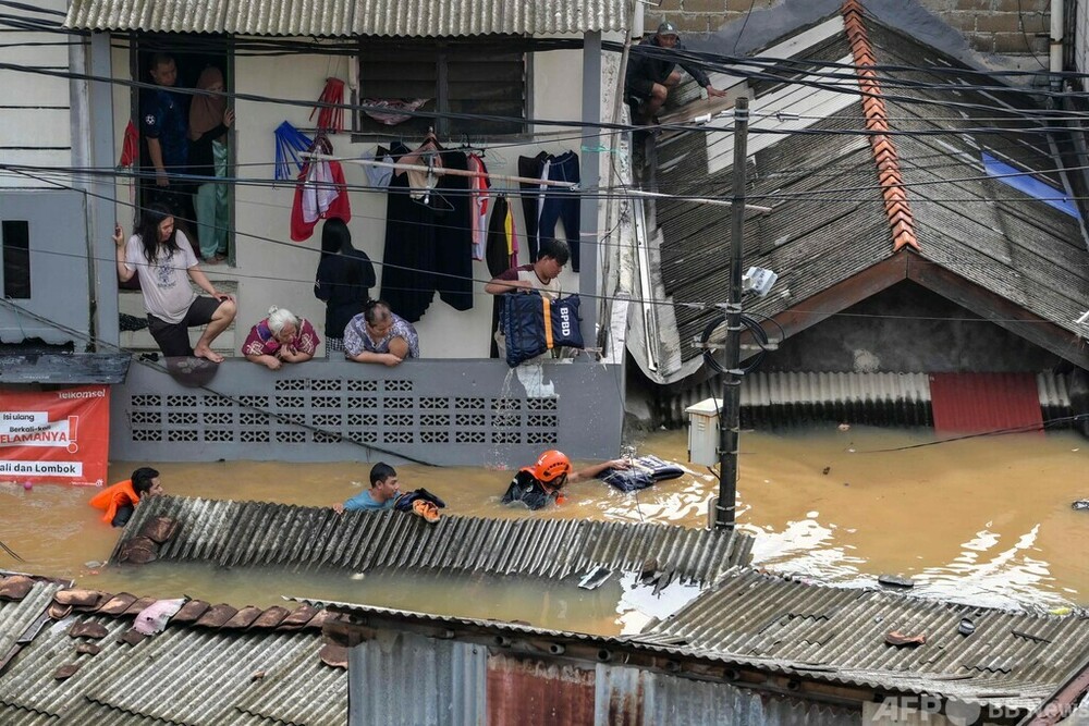 【今日の1枚】水没する住宅地 インドネシア 写真4枚 国際ニュース：AFPBB News