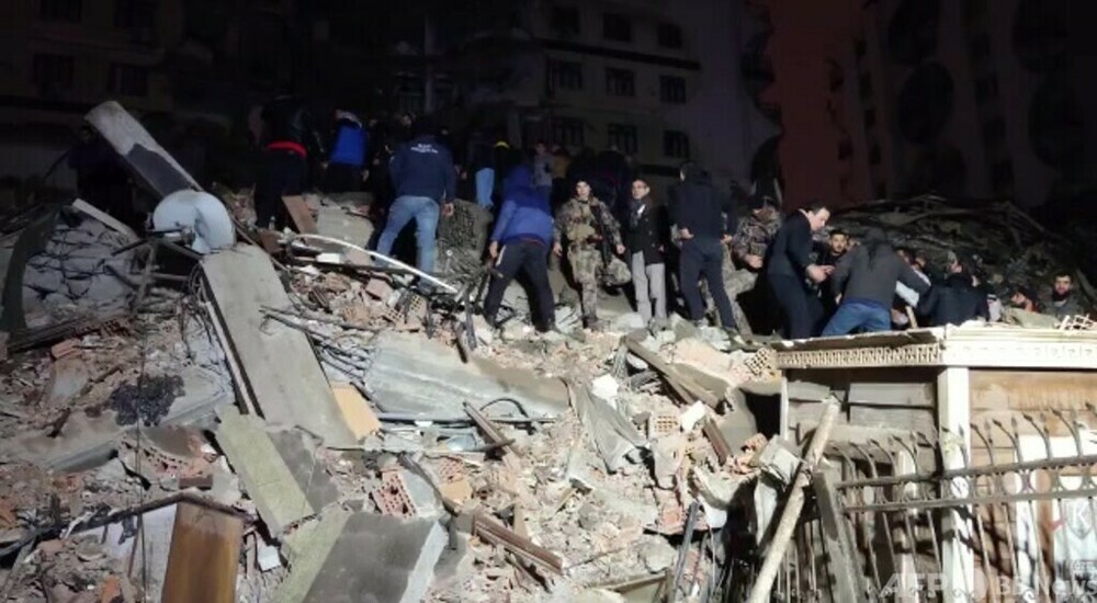 動画：トルコ南部でM7.8の地震 建物倒壊 写真1枚 国際ニュース：AFPBB News