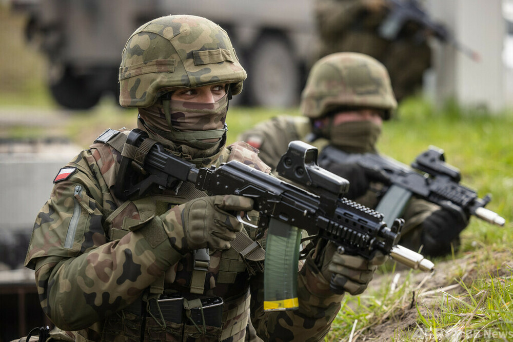 ポーランド、ベラルーシのヘリが領空侵犯と主張 国境の部隊増強へ 写真3枚 国際ニュース：AFPBB News