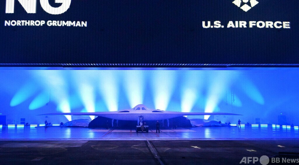 米空軍、新型爆撃機B21「レイダー」公開 愛称は日本本土初空襲に由来 写真5枚 国際ニュース：AFPBB News