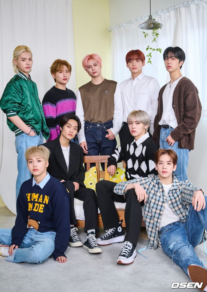 [★フォト] CRAVITY、家族写真のような穏やかな雰囲気 – KOREA WAVE 写真枚 国際ニュース：AFPBB News