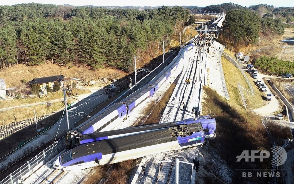 韓国・江陵で高速列車KTXが脱線 写真5枚 国際ニュース：AFPBB News