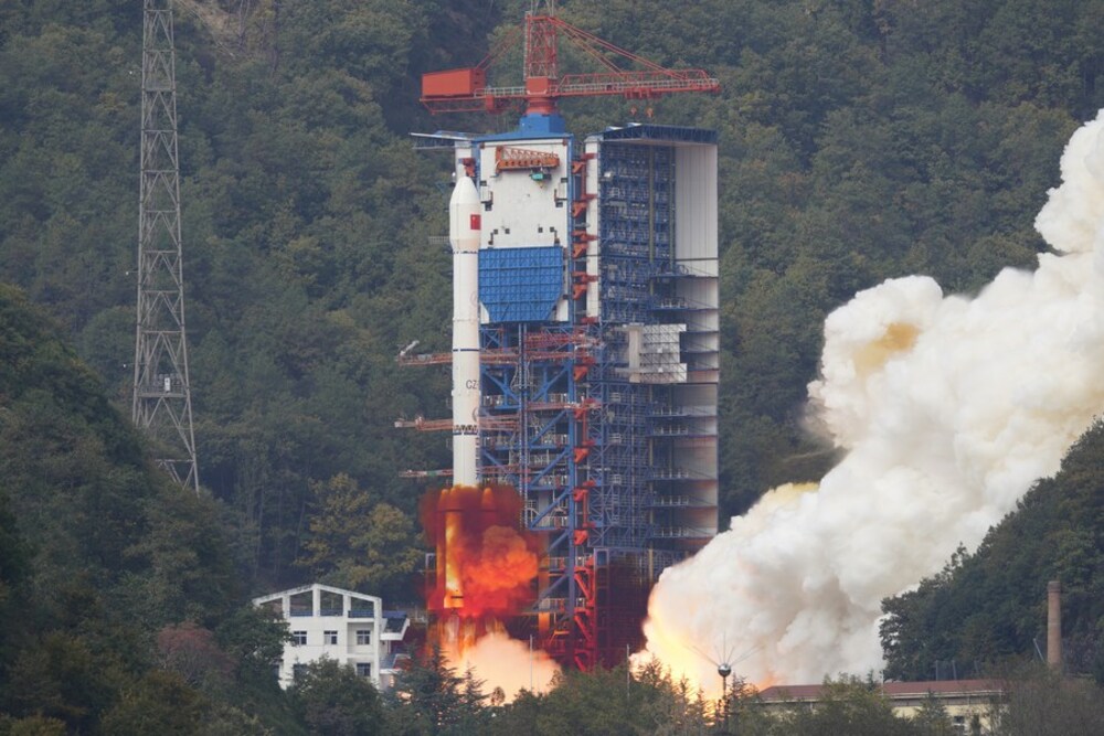 中国、通信技術試験衛星13号の打ち上げに成功 写真5枚 国際ニュース：AFPBB News