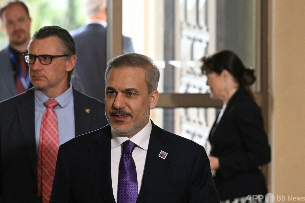 NATOのウクライナ紛争「参戦」望まず トルコ外相 写真2枚 国際ニュース：AFPBB News