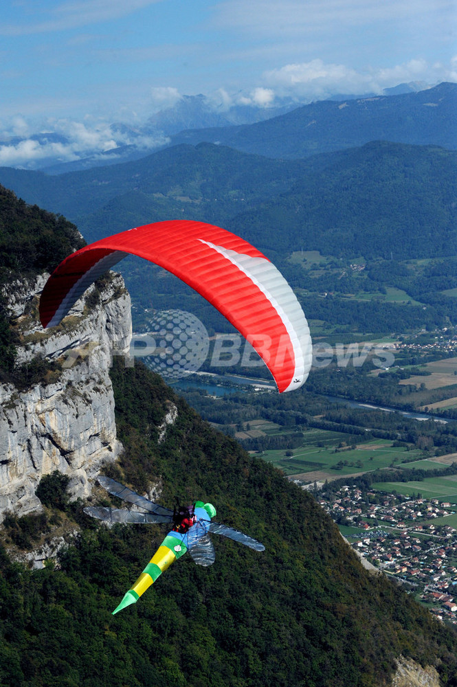 パラグライダーで大空に羽ばたこう、仏南東部で大会 写真24枚 国際ニュース：AFPBB News