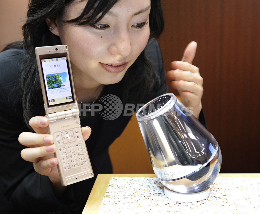 「香り通信モバイル」を発表、NTT 写真4枚 国際ニュース：AFPBB News