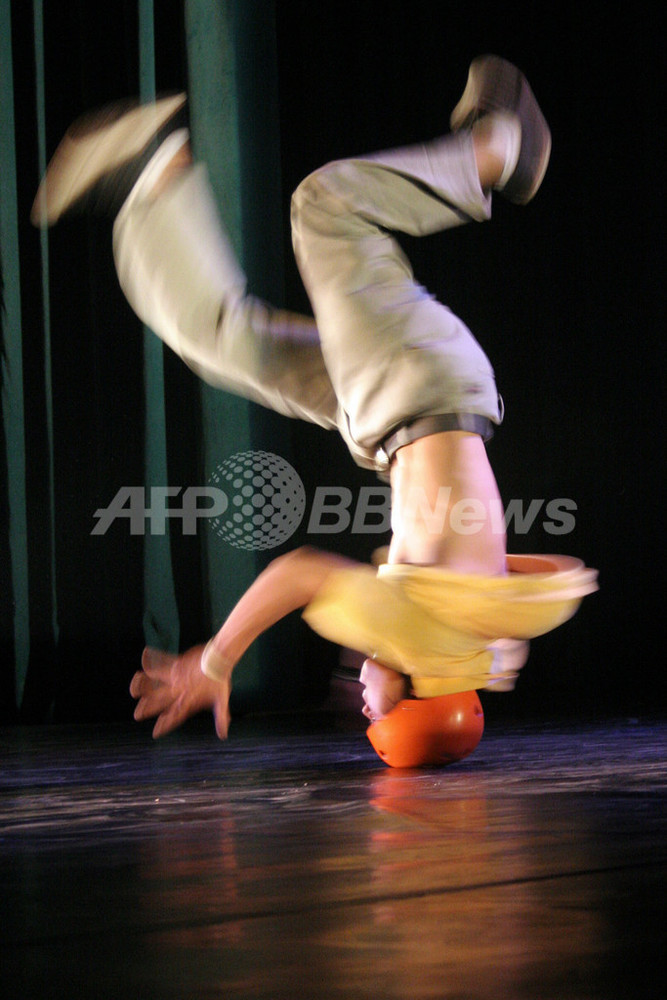 ヒップ・ホップ・グループ「Big Toe Crew」がストリートをテーマに踊る - ベトナム 写真4枚 国際ニュース：AFPBB News