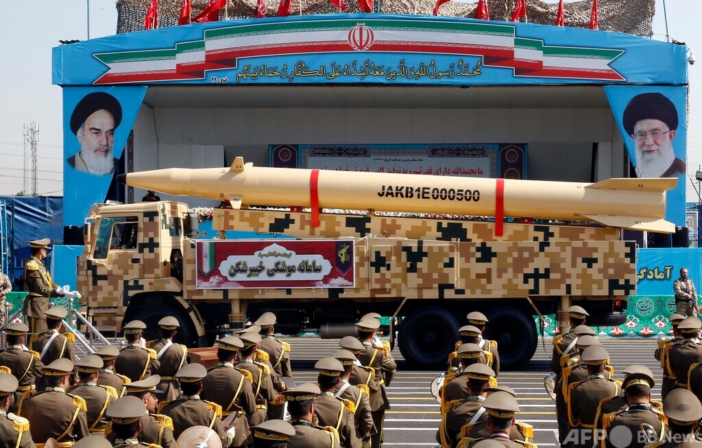 イラン、新型中距離弾道ミサイル公開 国営TV 写真11枚 国際ニュース：AFPBB News