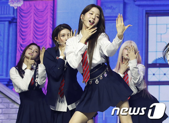 IVE、2ndシングル「LOVE DIVE」ショーケースを開催 – KOREA WAVE 写真枚 国際ニュース：AFPBB News